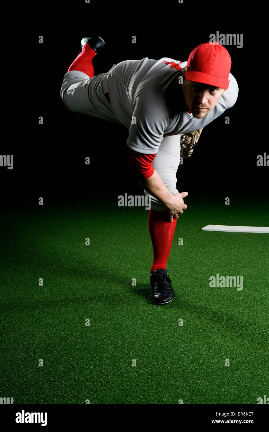 Man throwing a baseball hi-res stock photography and images - Alamy