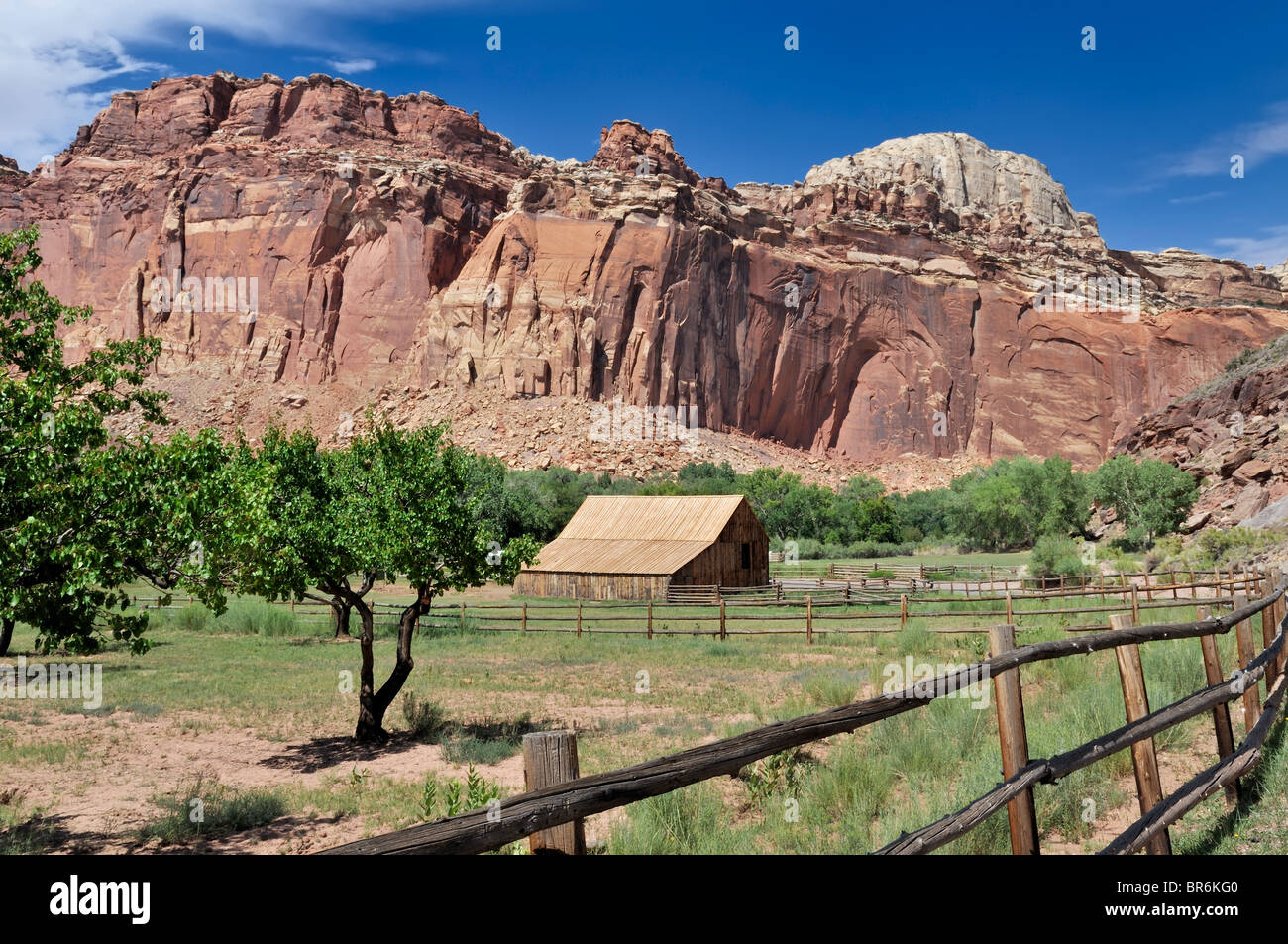 Orchard barn hi-res stock photography and images - Alamy
