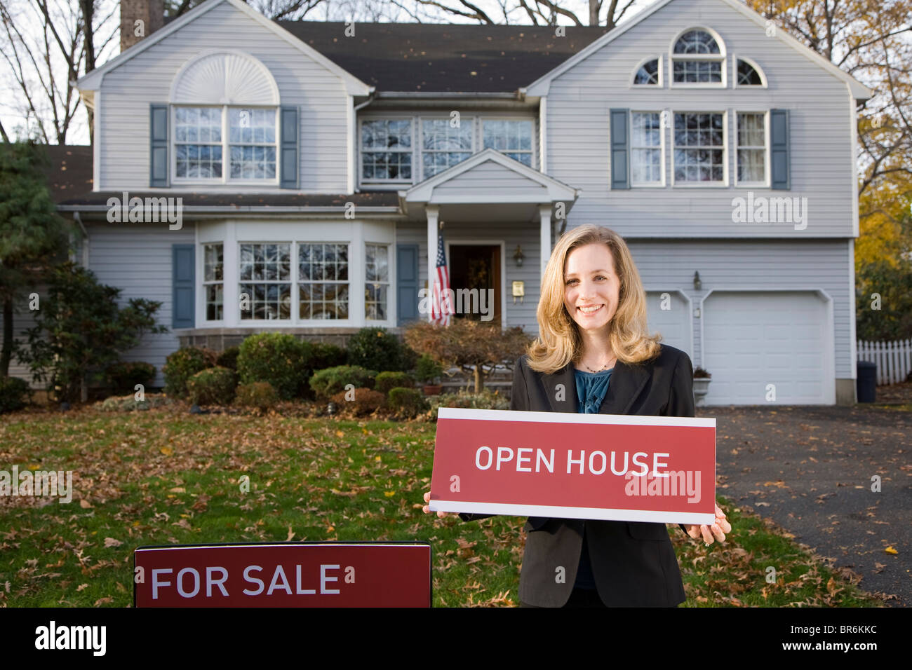 A real estate agent holding an OPEN HOUSE sign Stock Photo - Alamy