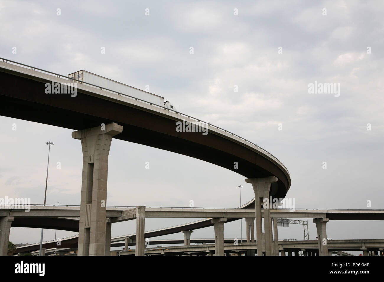 Overpass railing hi-res stock photography and images - Alamy