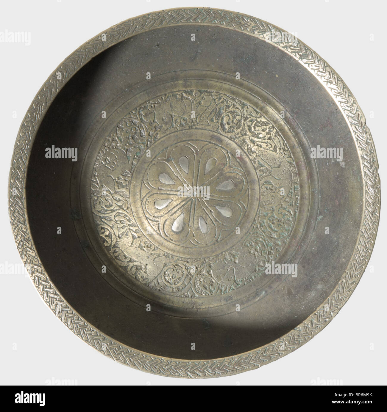 A silver-inlaid Seljukian bronze dish, circa 12th century. Flat dish ...
