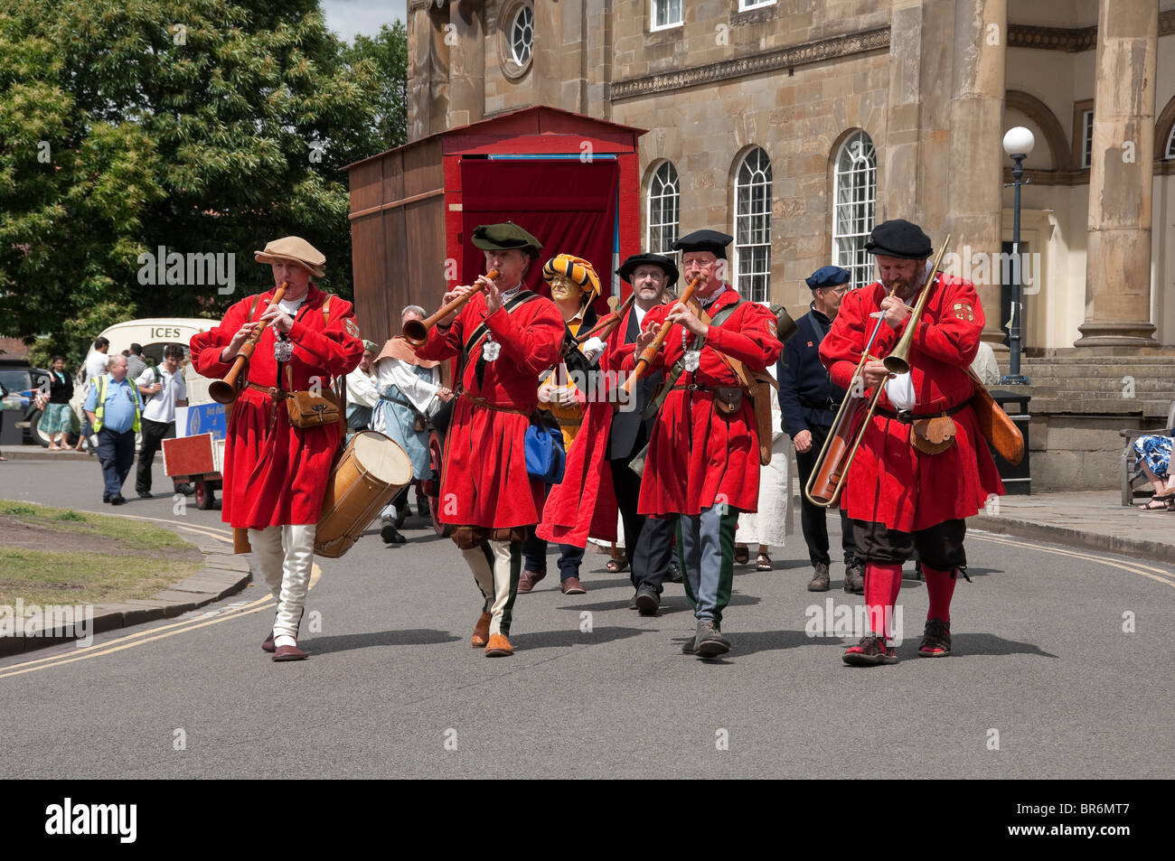 Medieval musicians hi-res stock photography and images - Alamy