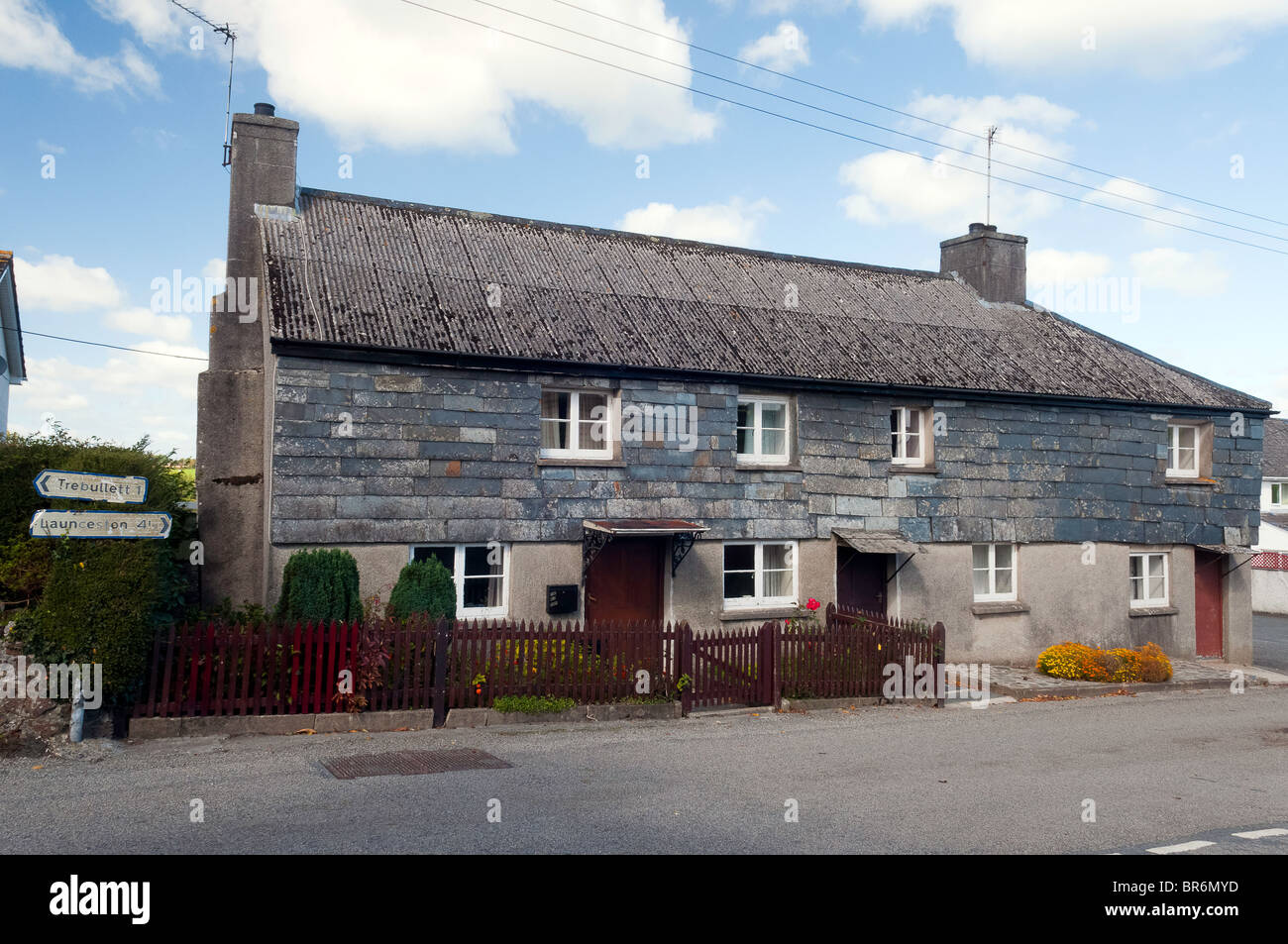Slate hung Cottage in Lezant,Cornwall Stock Photo - Alamy