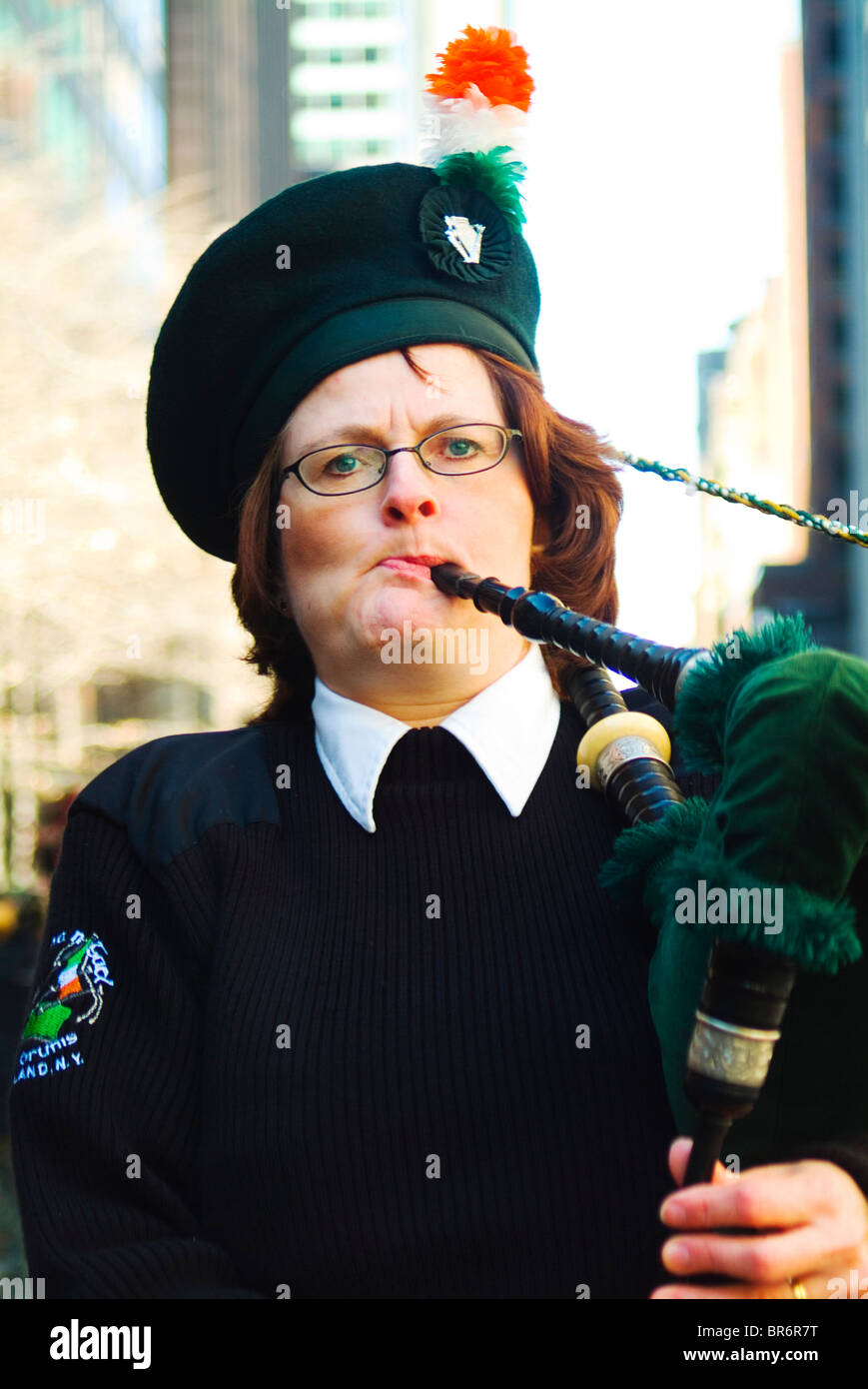 Female bagpipes hi-res stock photography and images - Alamy