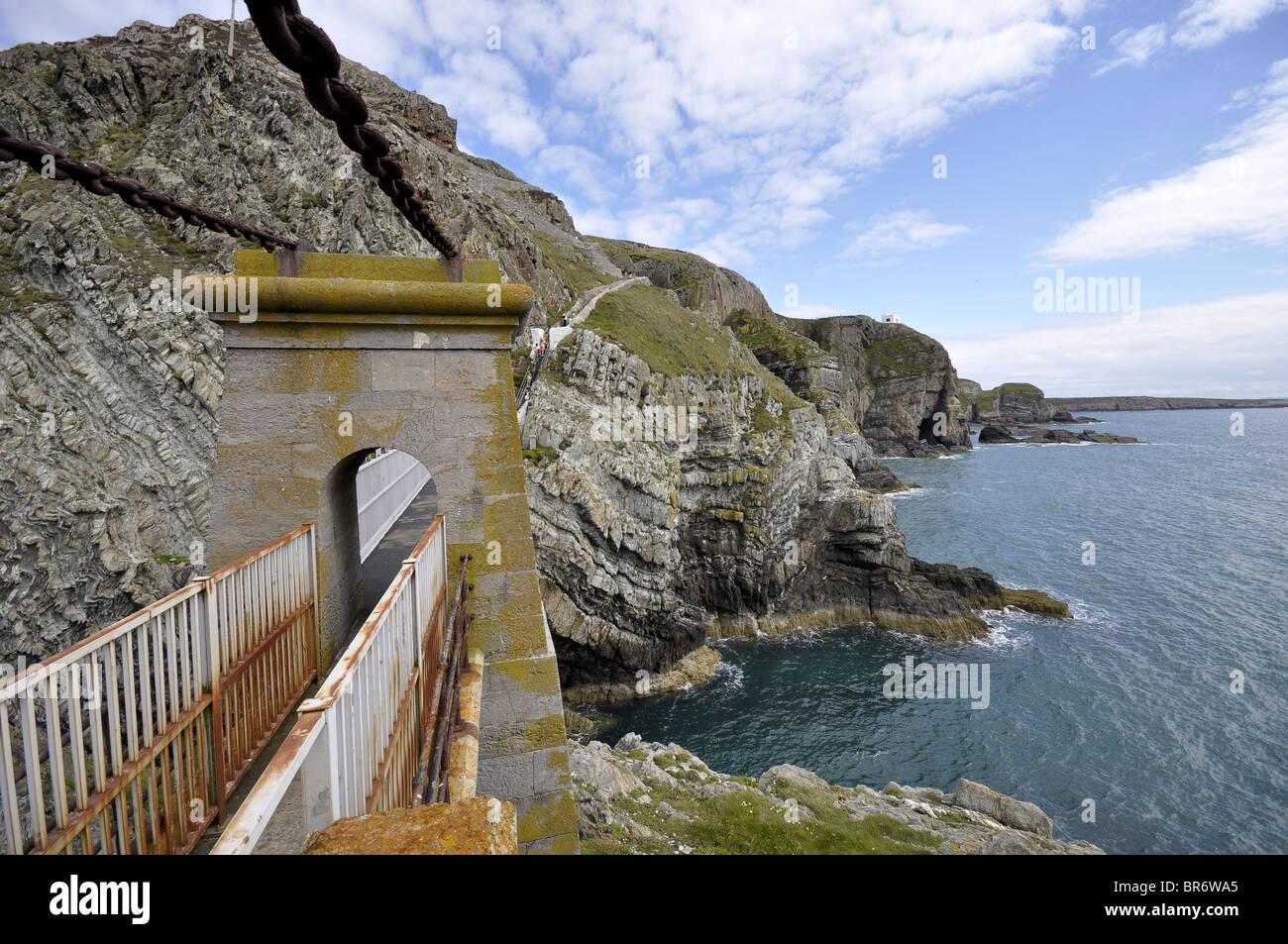 South stack lighthouse footbridge hi-res stock photography and images ...
