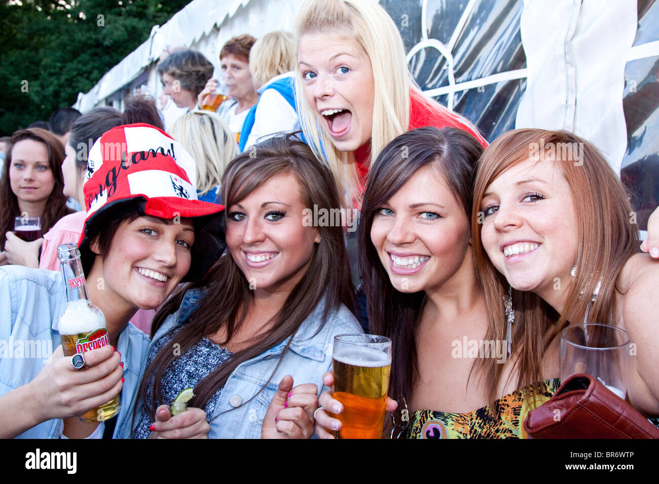 England fans hi-res stock photography and images - Alamy