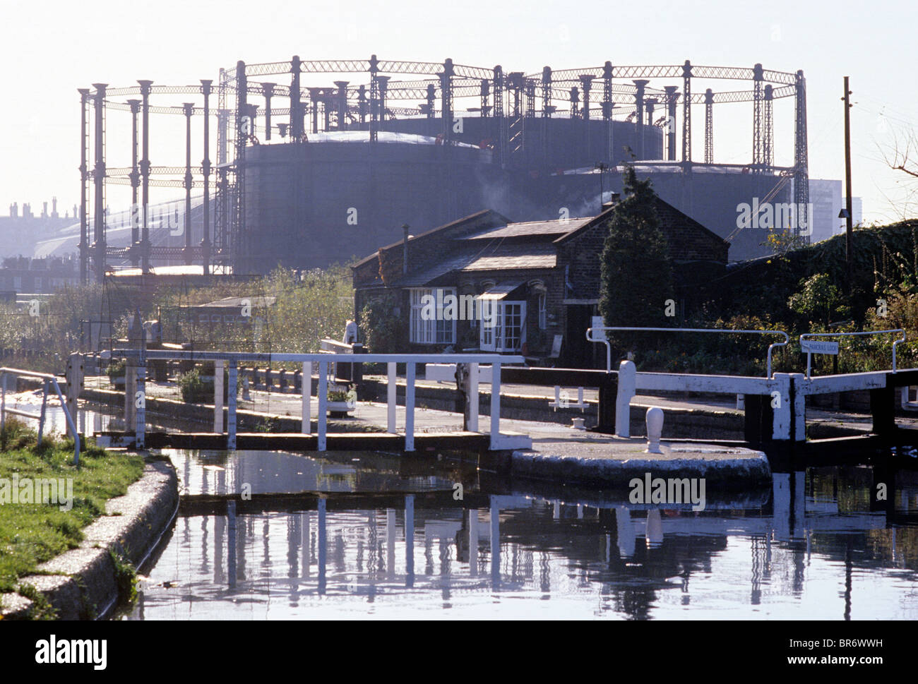 Kings cross gasometer london hi-res stock photography and images - Alamy