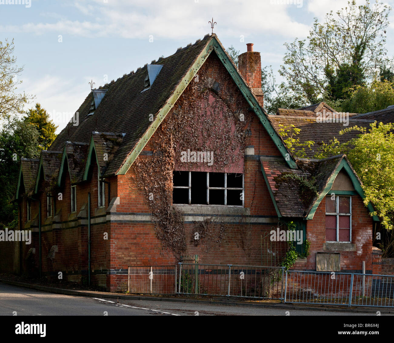 Derelict school building hi-res stock photography and images - Alamy