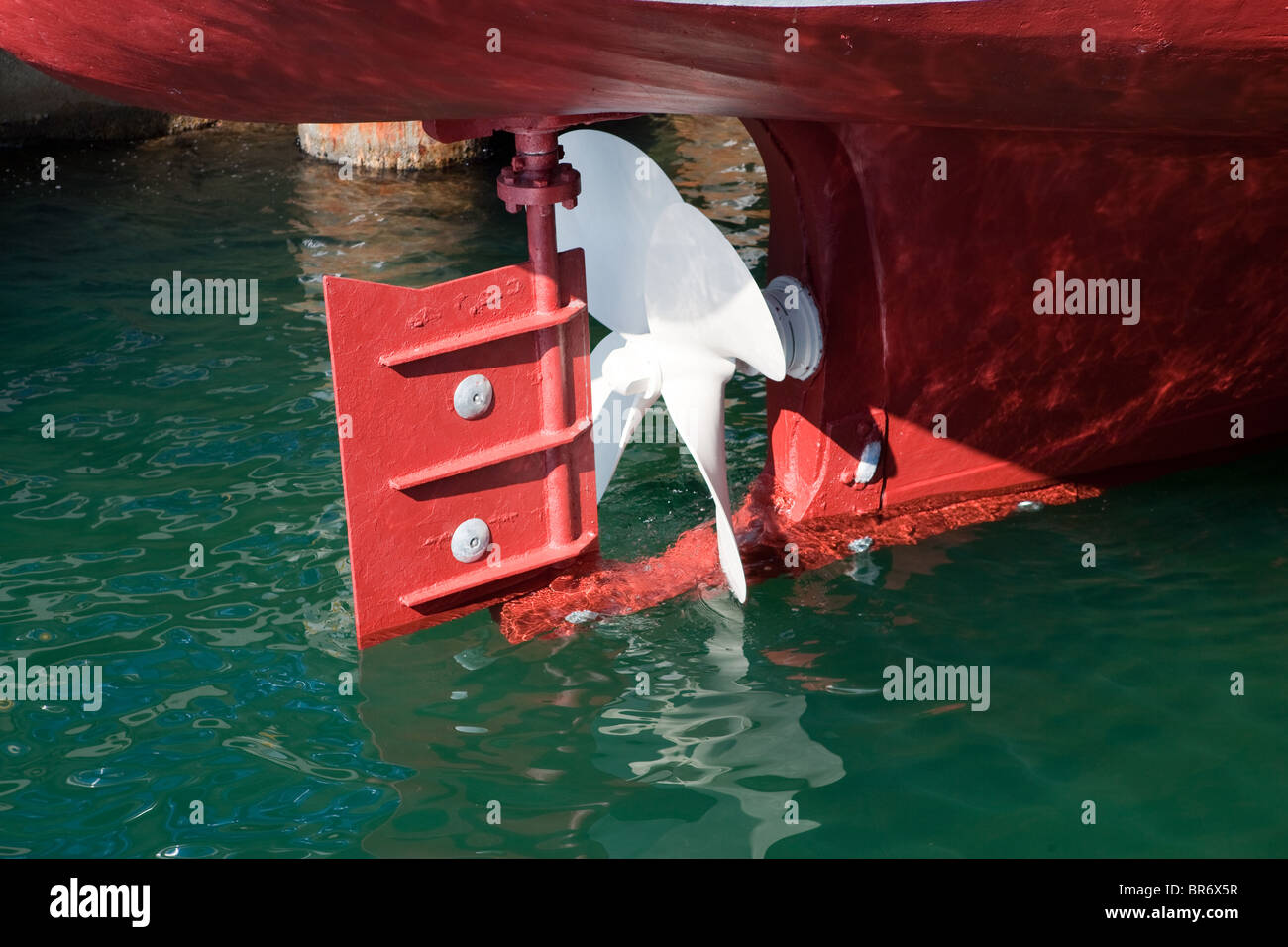 Boat propeller cut out Stock Photo - Alamy