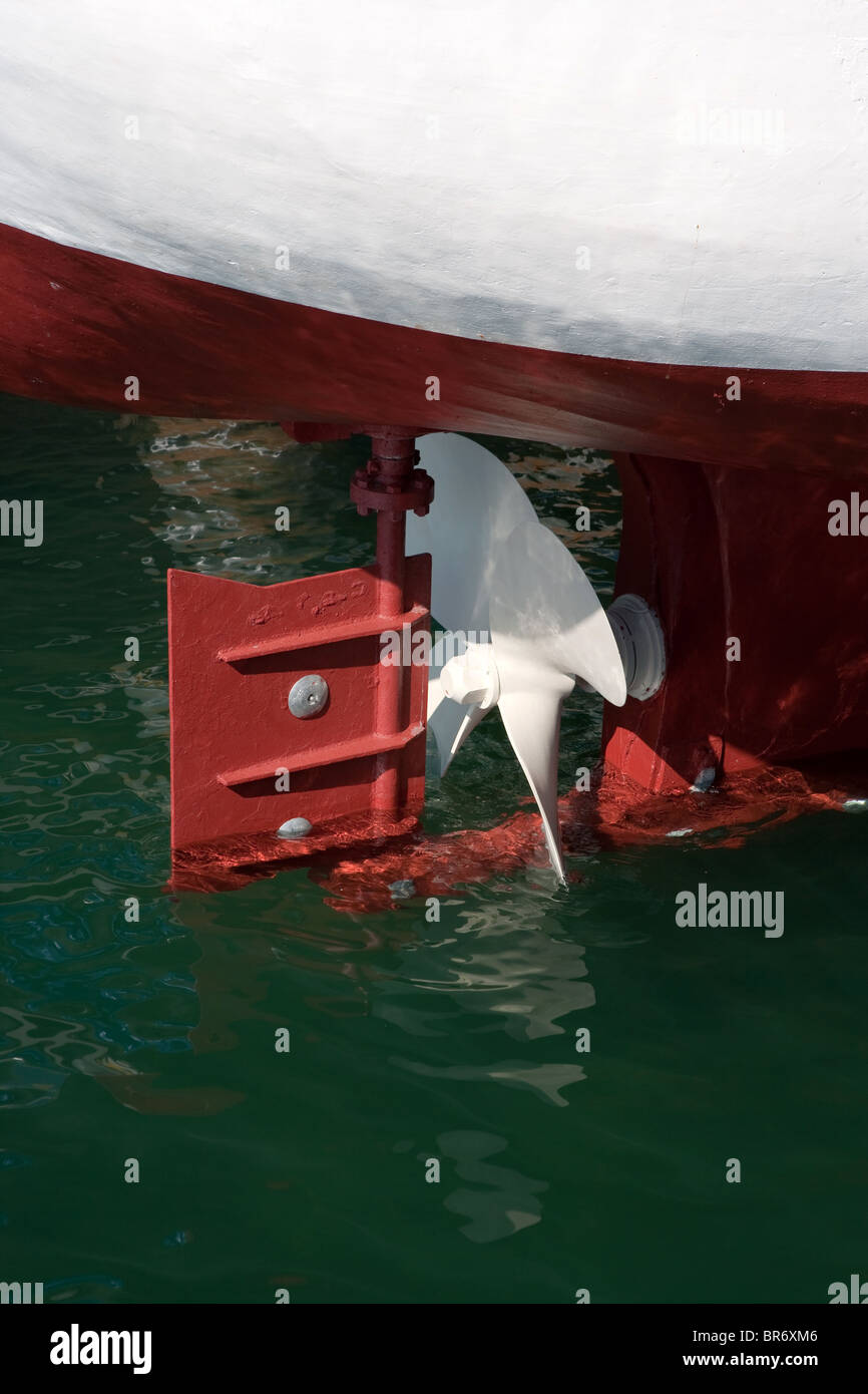 Boat propeller cut out Stock Photo - Alamy