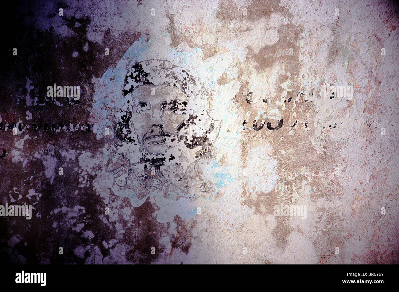 Paint peels off a wall holding the remnants of an iconic Che Guevara ...