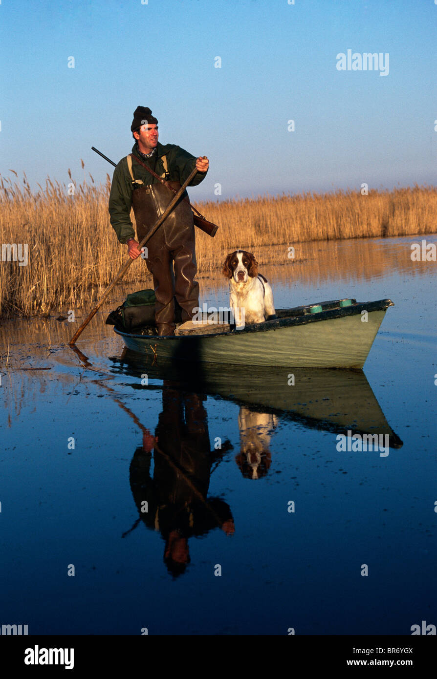 Shooting boats hi-res stock photography and images - Alamy