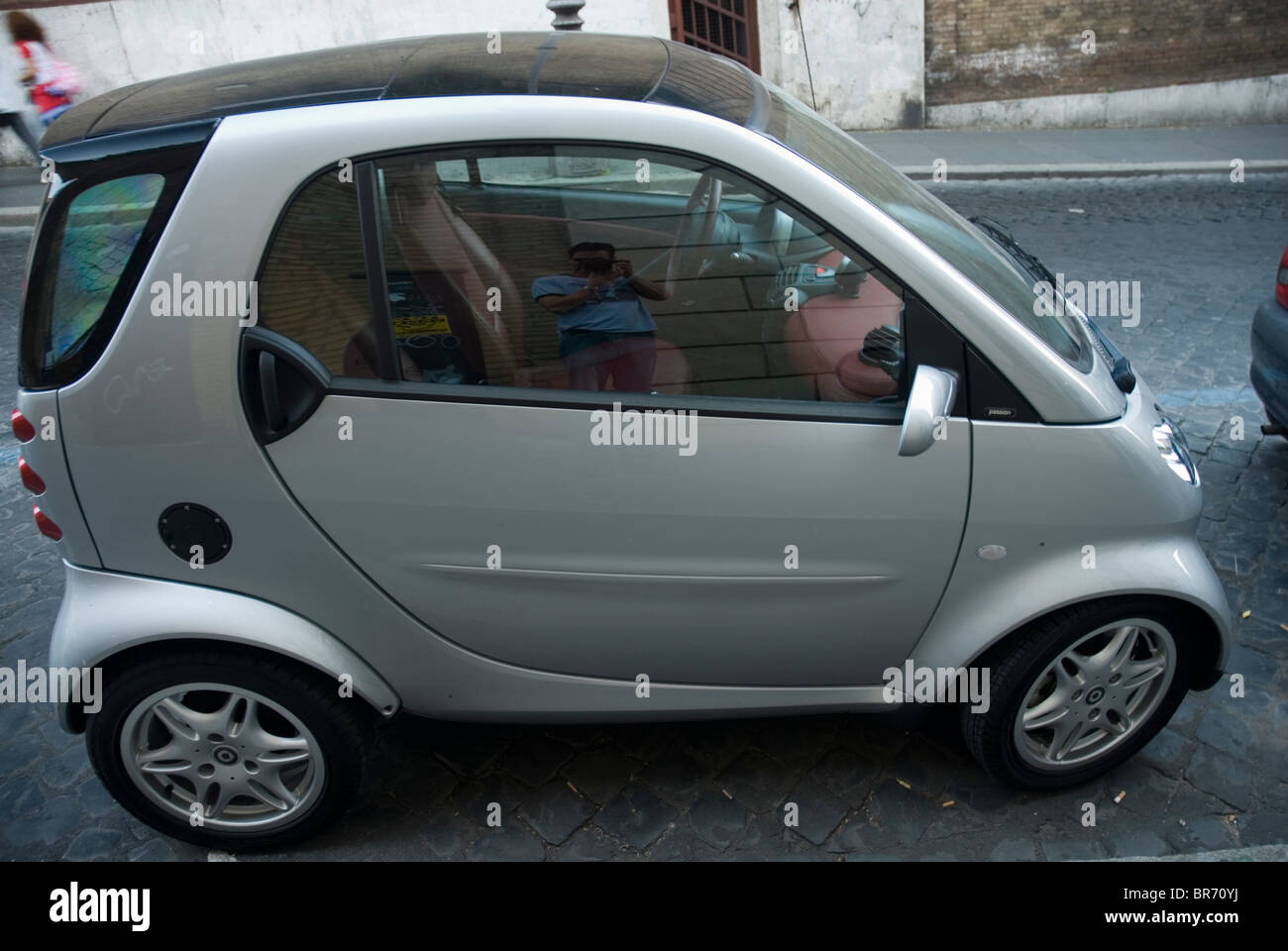 Smart car parked on the street in Rome Italy Stock Photo - Alamy