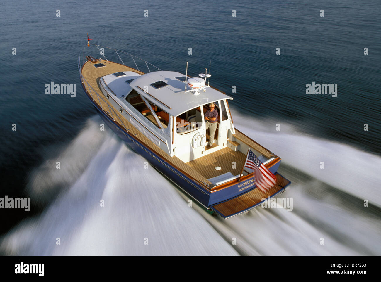 Jet boat wake aerial hi-res stock photography and images - Alamy