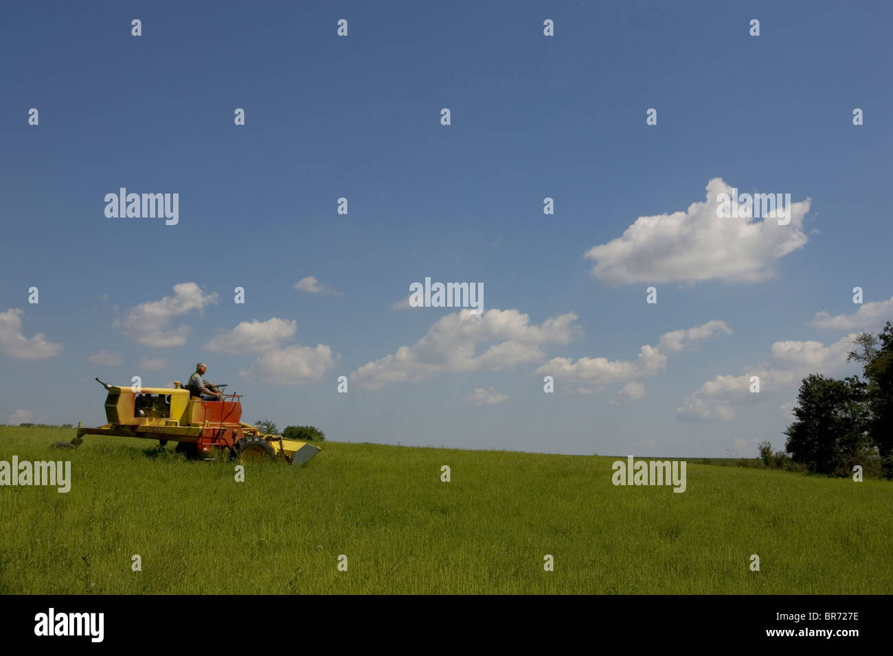 Fam tractor hi-res stock photography and images - Alamy