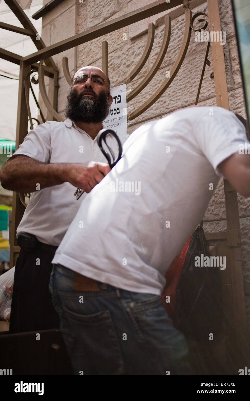 Just Ahead Of Yom Kippur Religious Jews Undergo Flogging Preserving