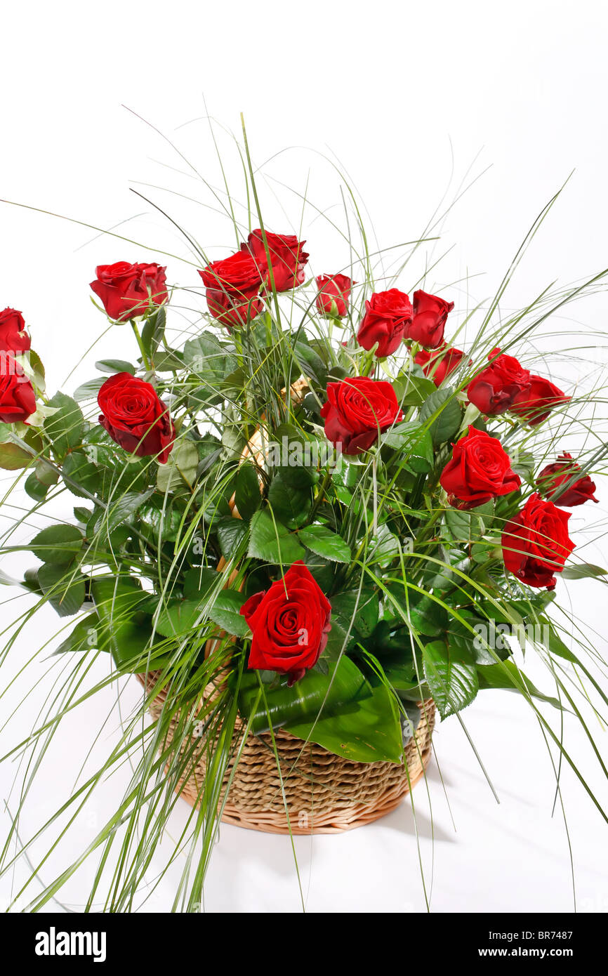 Roses in basket hi-res stock photography and images - Alamy