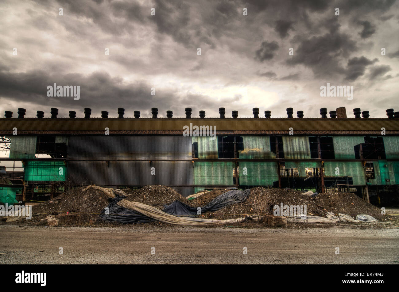 Dilapidated warehouse building exterior hi-res stock photography and ...
