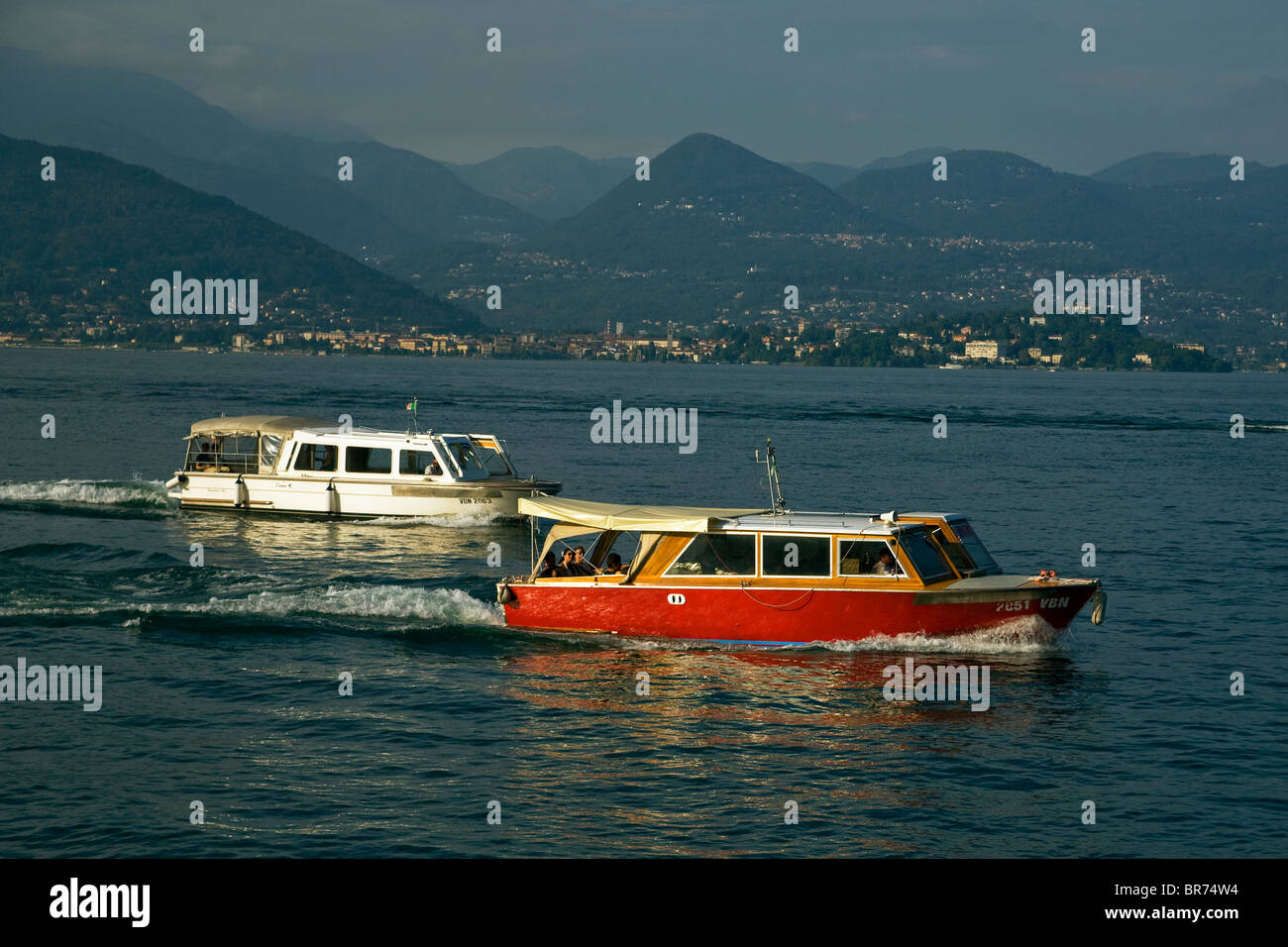 Traghetto lago maggiore hi-res stock photography and images - Alamy