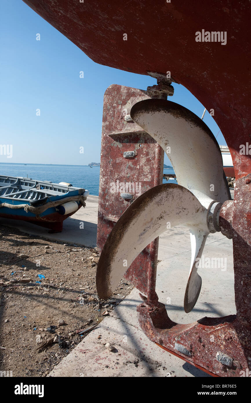 Boat propeller cut out Stock Photo - Alamy
