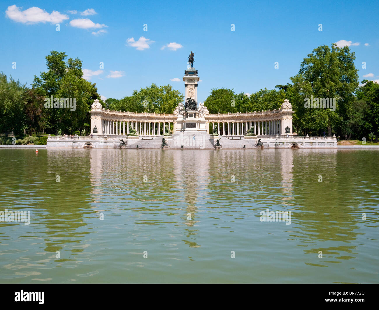 Alfonso XII monument and Retiro Pond, in the Jardines del Buen Retiro ...
