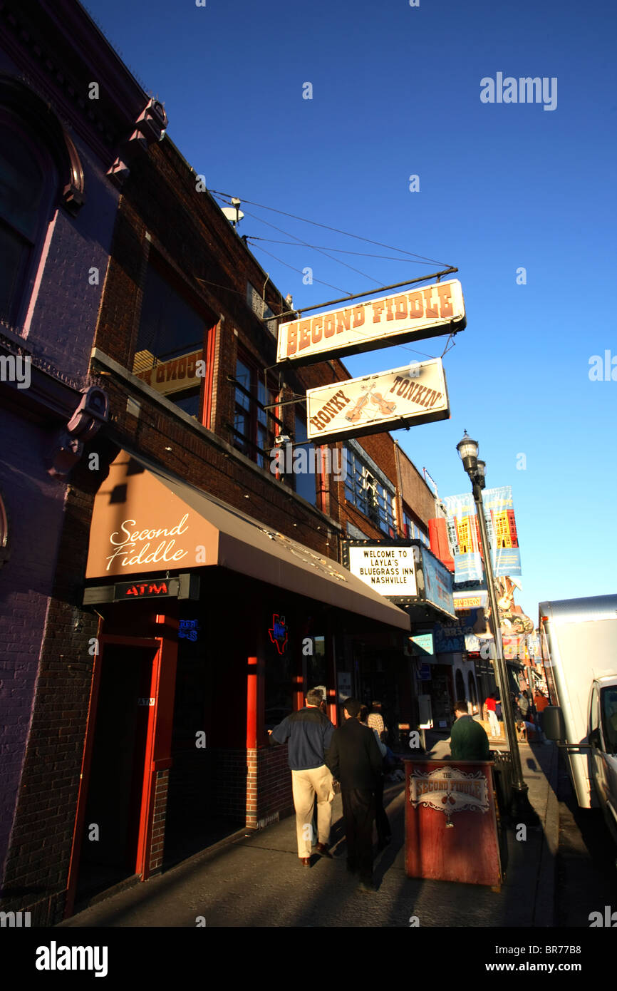 Second fiddle bar hi-res stock photography and images - Alamy