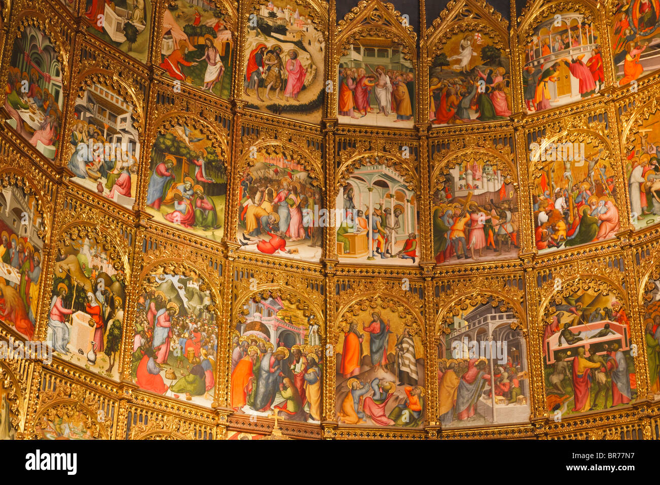 Altar altarpiece hi-res stock photography and images - Alamy