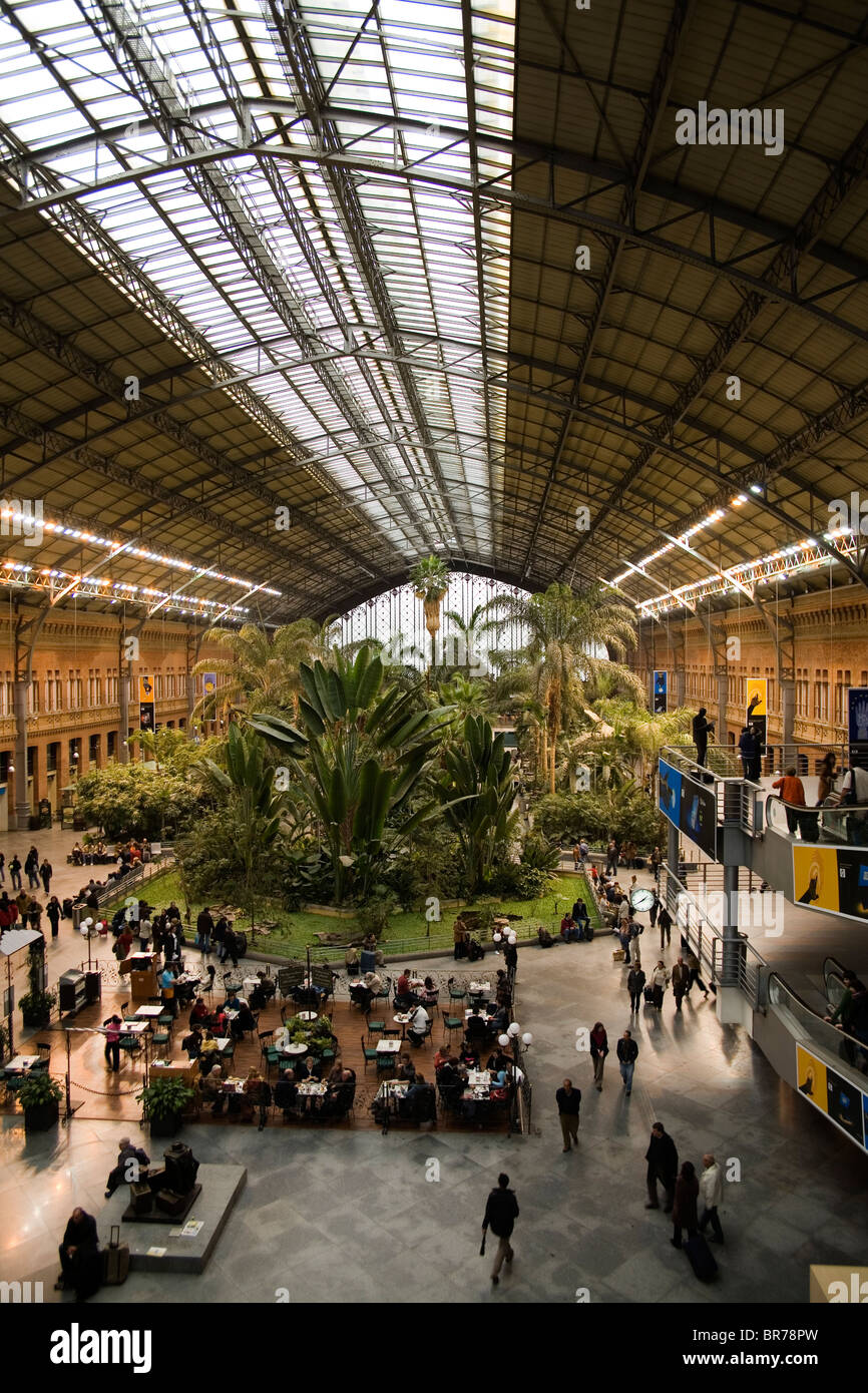 Tropical train station city madrid hi-res stock photography and images ...