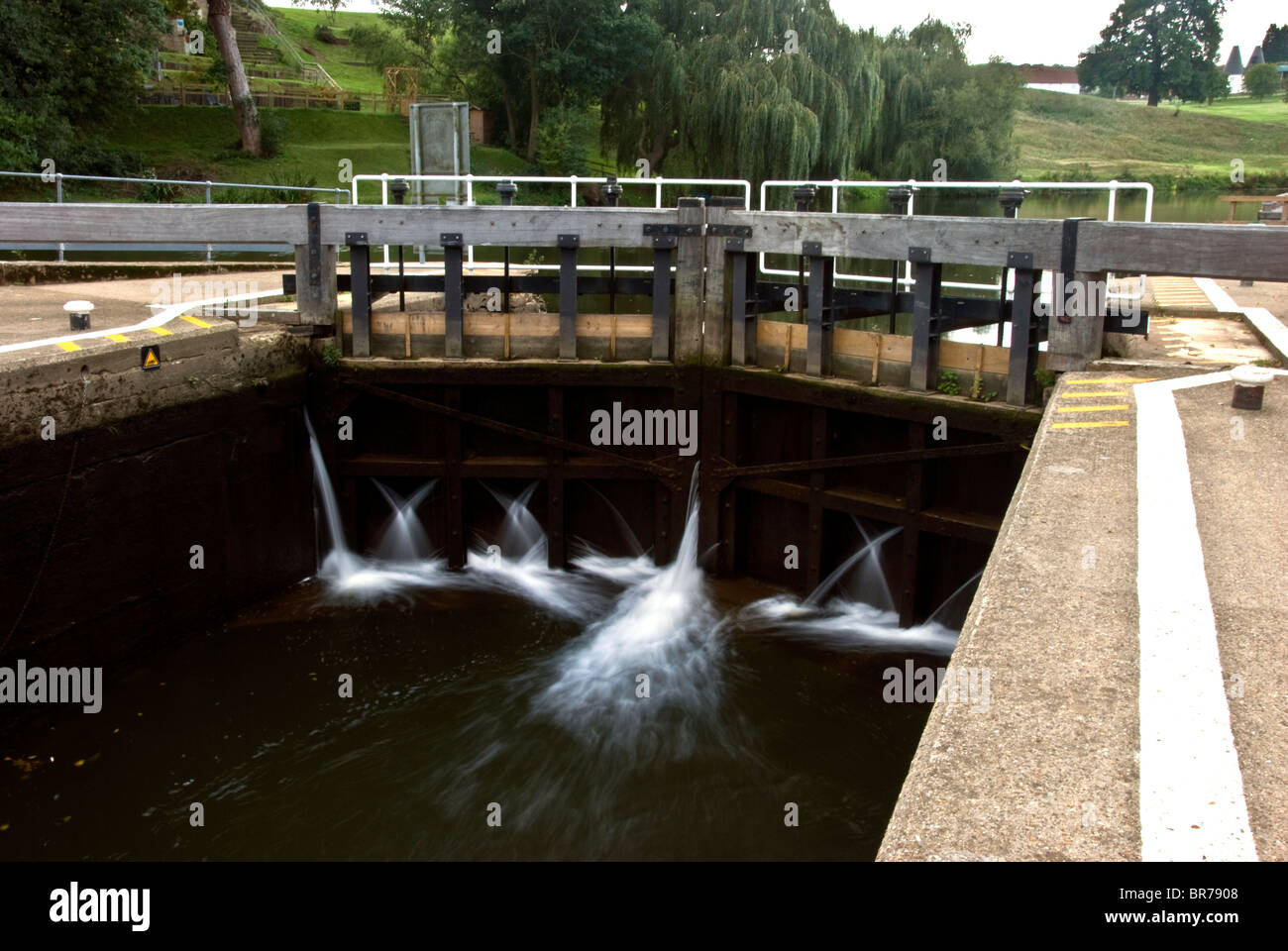 Lock gates water hi-res stock photography and images - Alamy