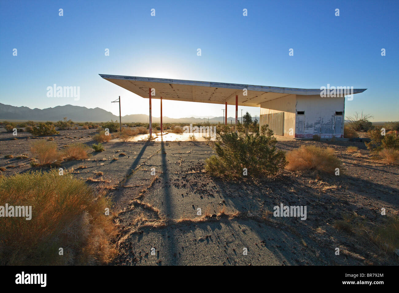 Route 66 abandoned building hi-res stock photography and images - Alamy