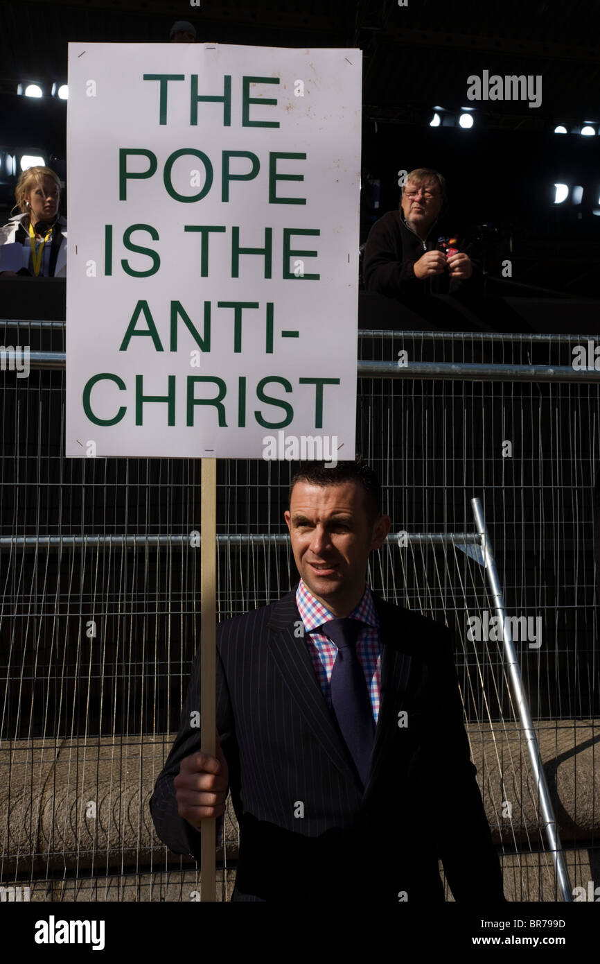 Anti papal hi-res stock photography and images - Alamy