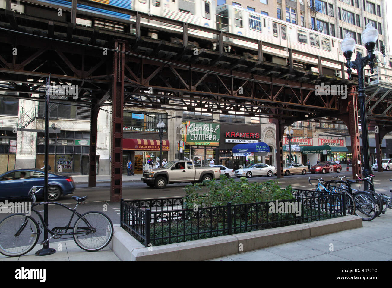 Chicago Loop Wabash Avenue, with elevated train Stock Photo - Alamy