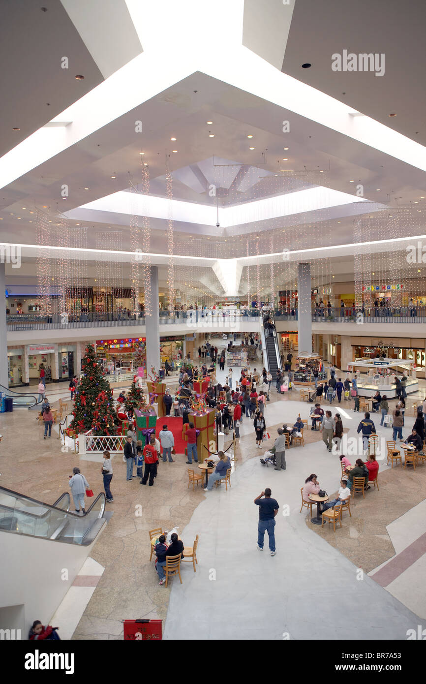Holiday rush at a mall Stock Photo - Alamy