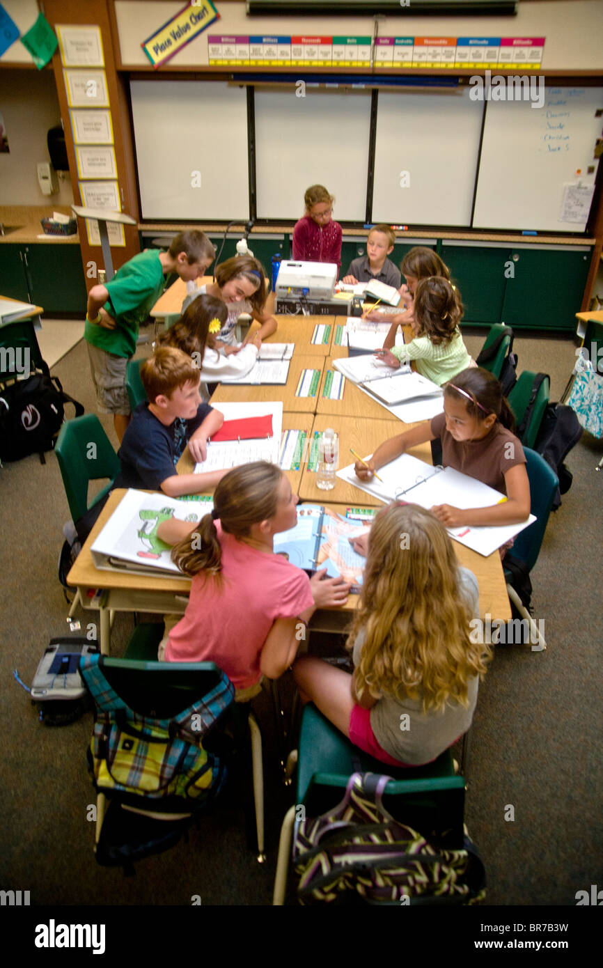Middle school usa students hi-res stock photography and images - Alamy