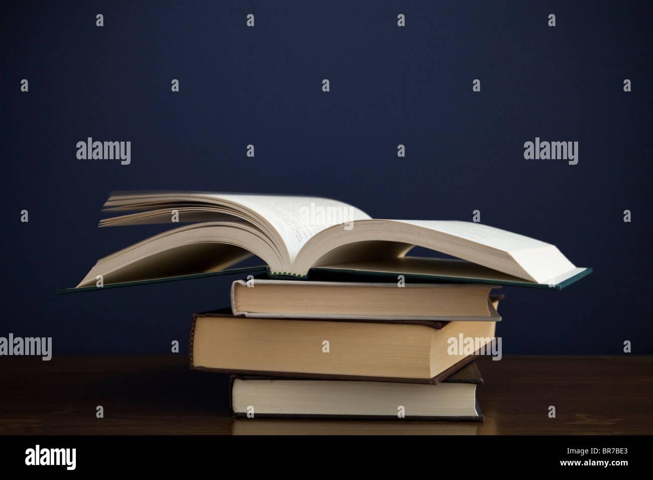 Open book quiz hi-res stock photography and images - Alamy