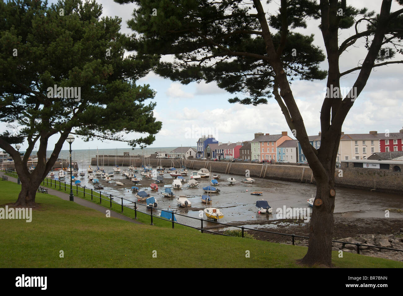 Aberaeron harbour hi-res stock photography and images - Alamy