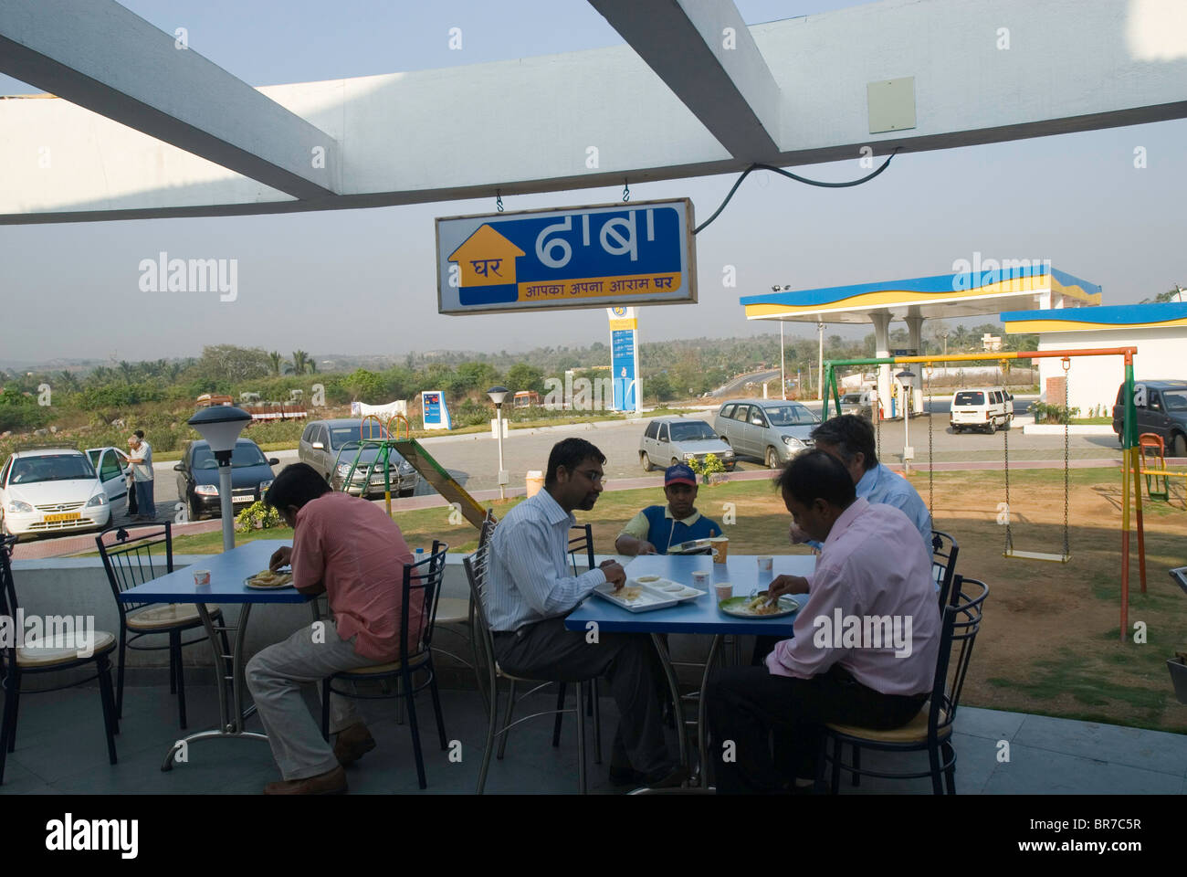 Roadside eatery india hi-res stock photography and images - Alamy
