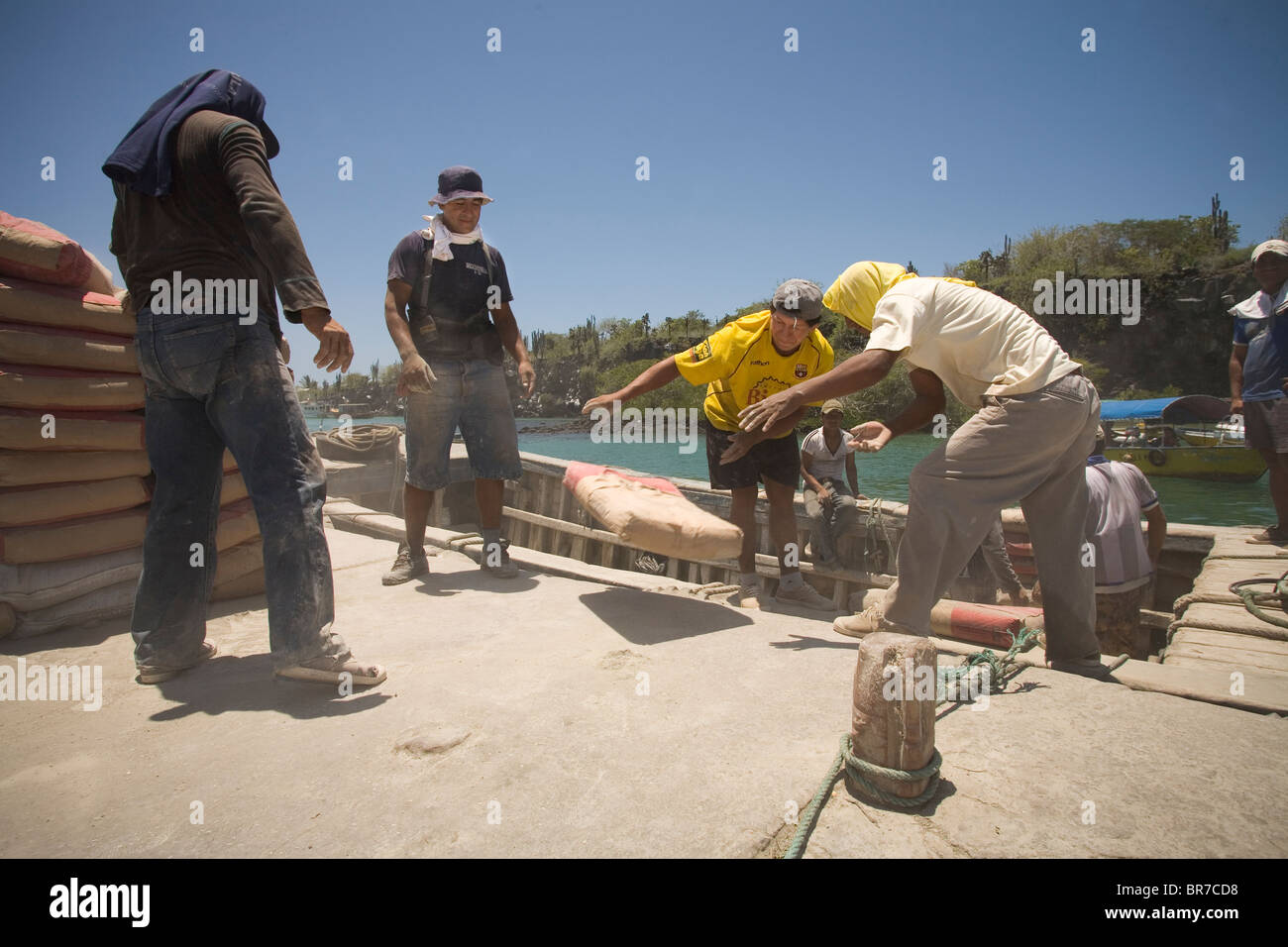 Dock workers horizontal hi-res stock photography and images - Alamy