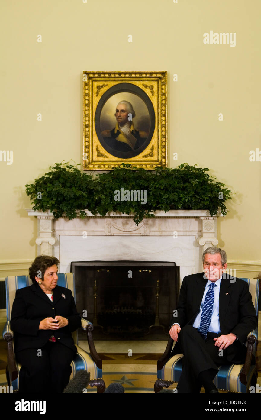 George bush painting hi-res stock photography and images - Alamy