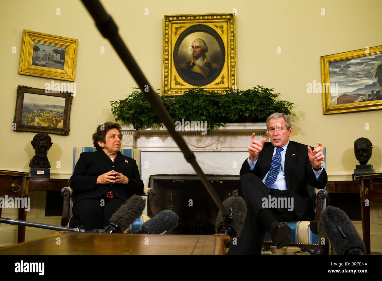 George w bush oval office hi-res stock photography and images - Alamy