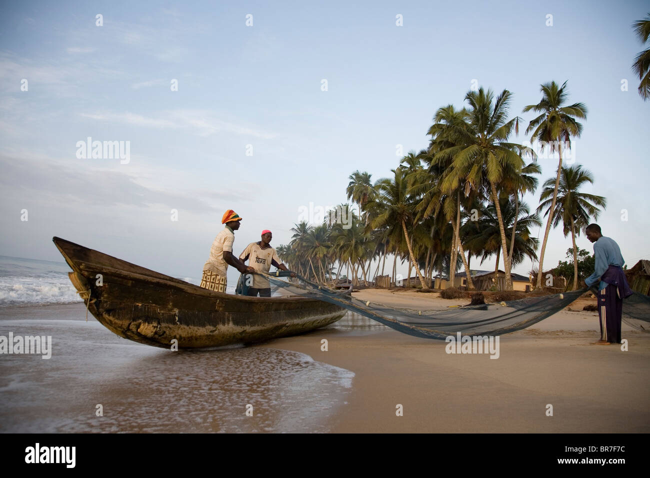Fishermen pulling nets on a beach in Ghana Stock Photo - Alamy