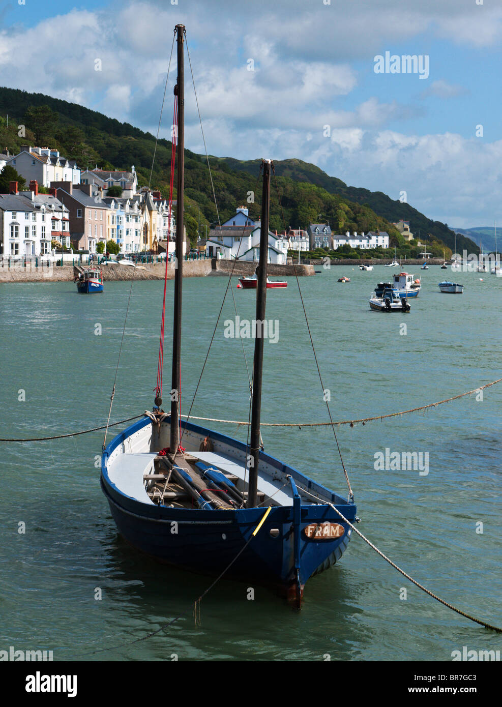 A sailing boat on the River Dovey (Afon Dyfi) estuary at the seaside ...