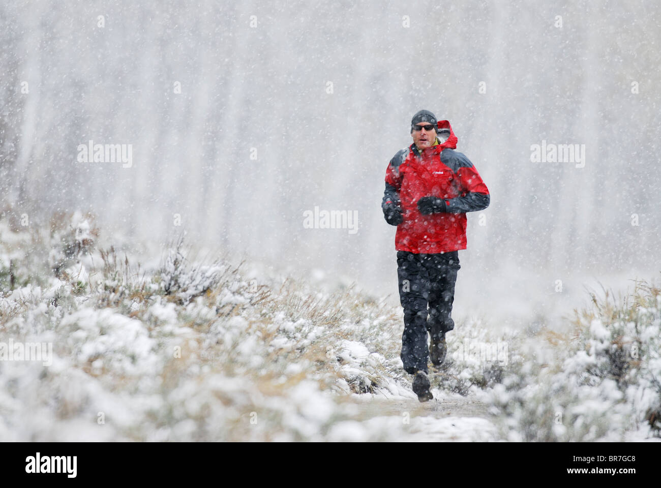 A man running in a storm hi-res stock photography and images - Alamy