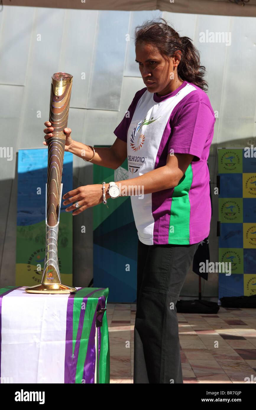Cathy Freeman Sydney Olympics campion with the commonwealth torch on ...