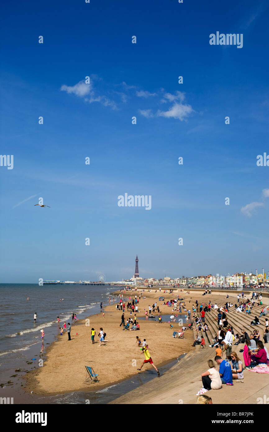 Blackpool beach and seafront at high tide Stock Photo - Alamy
