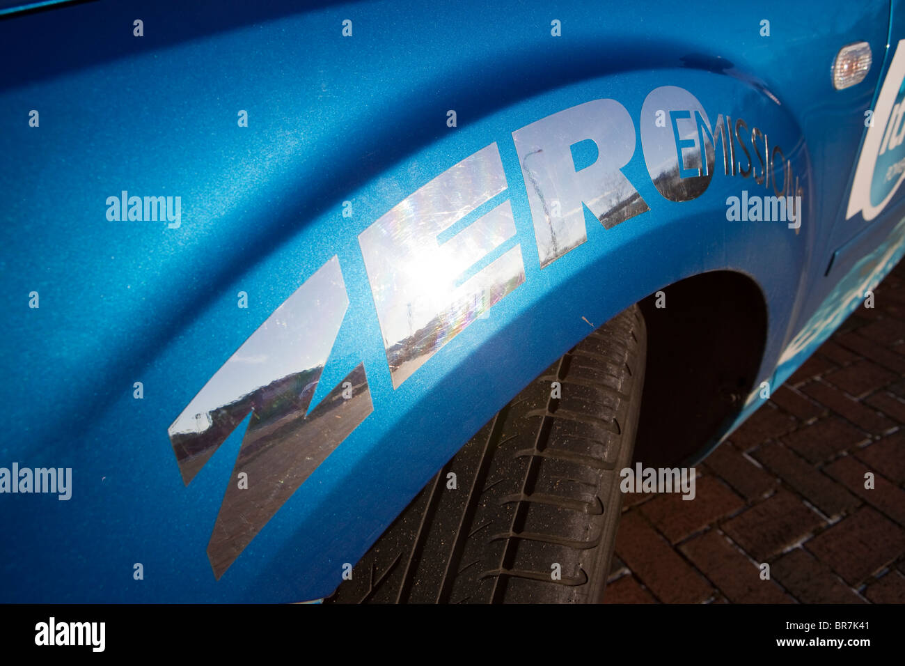 Hydrogen gas powered Ford car in the UK, developed by itm industries ...