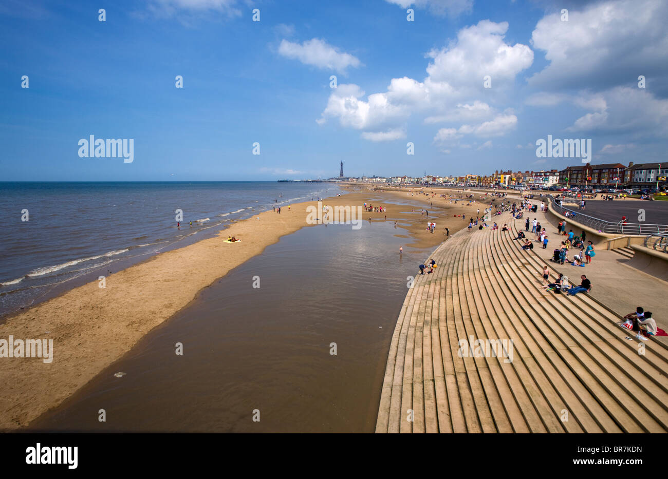 Blackpool beach and seafront at high tide Stock Photo: 31516401 - Alamy