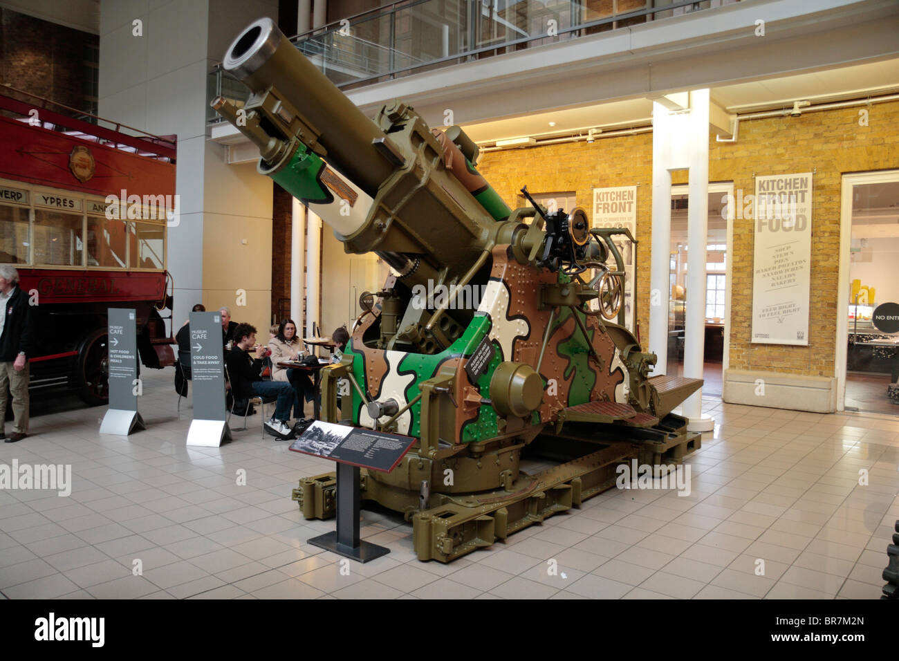 A British 9.2 inch Mark I Heavy Siege Howitzer (First World War) on ...