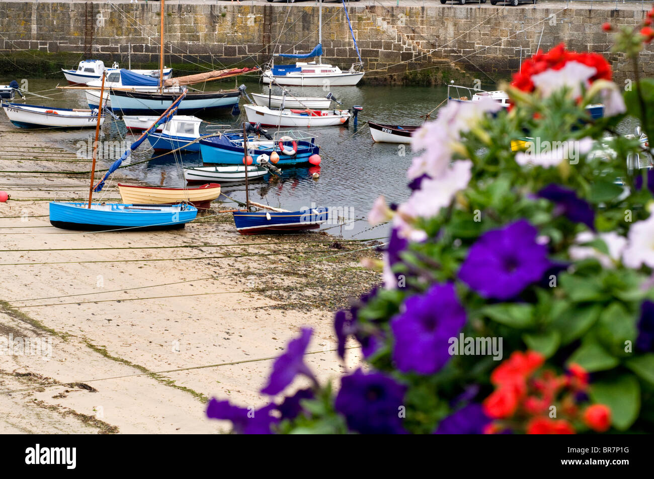 Cornwall fishing boat boats hi-res stock photography and images - Alamy