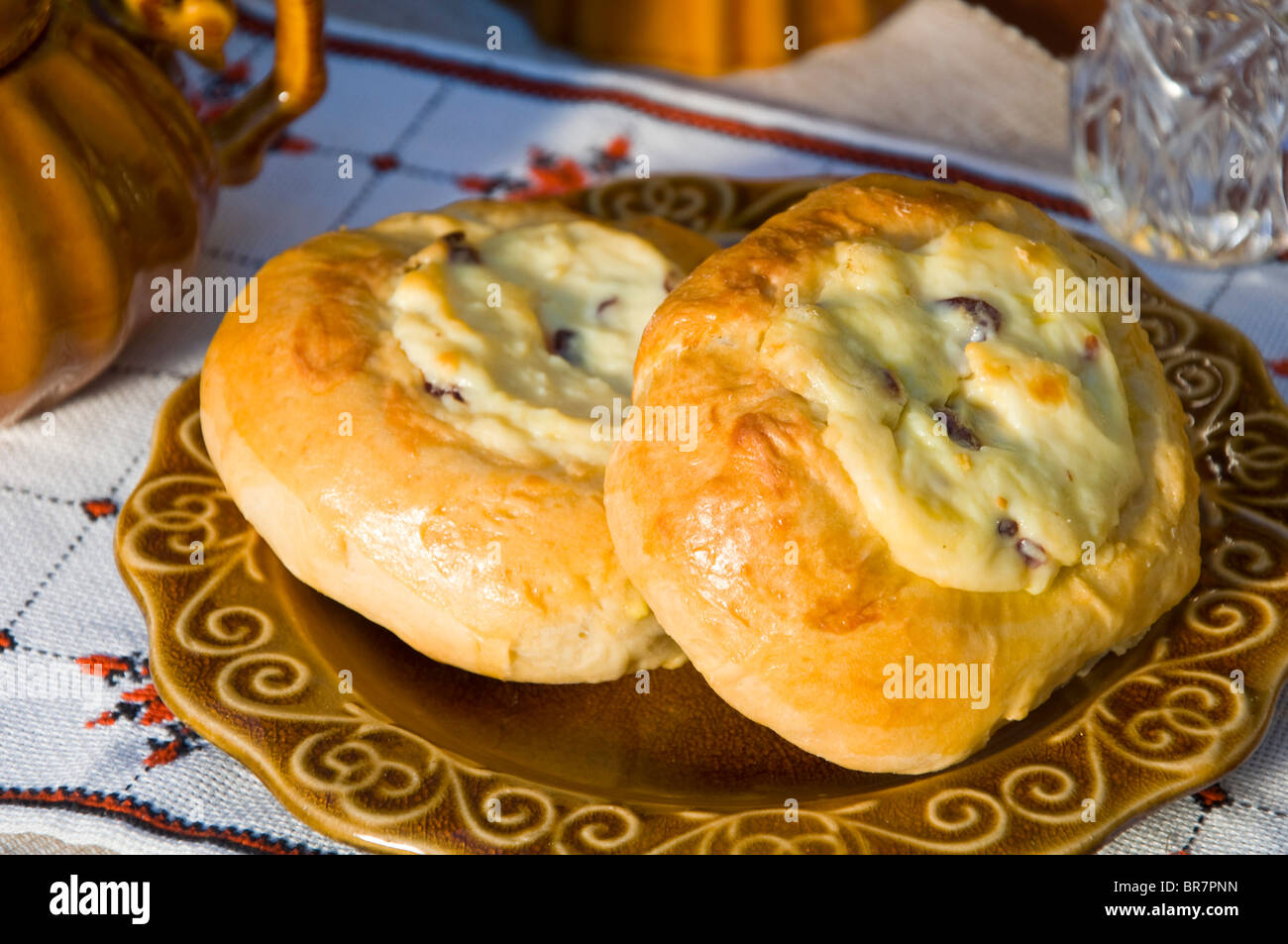 Pastry with raisins and cheese cream Stock Photo - Alamy